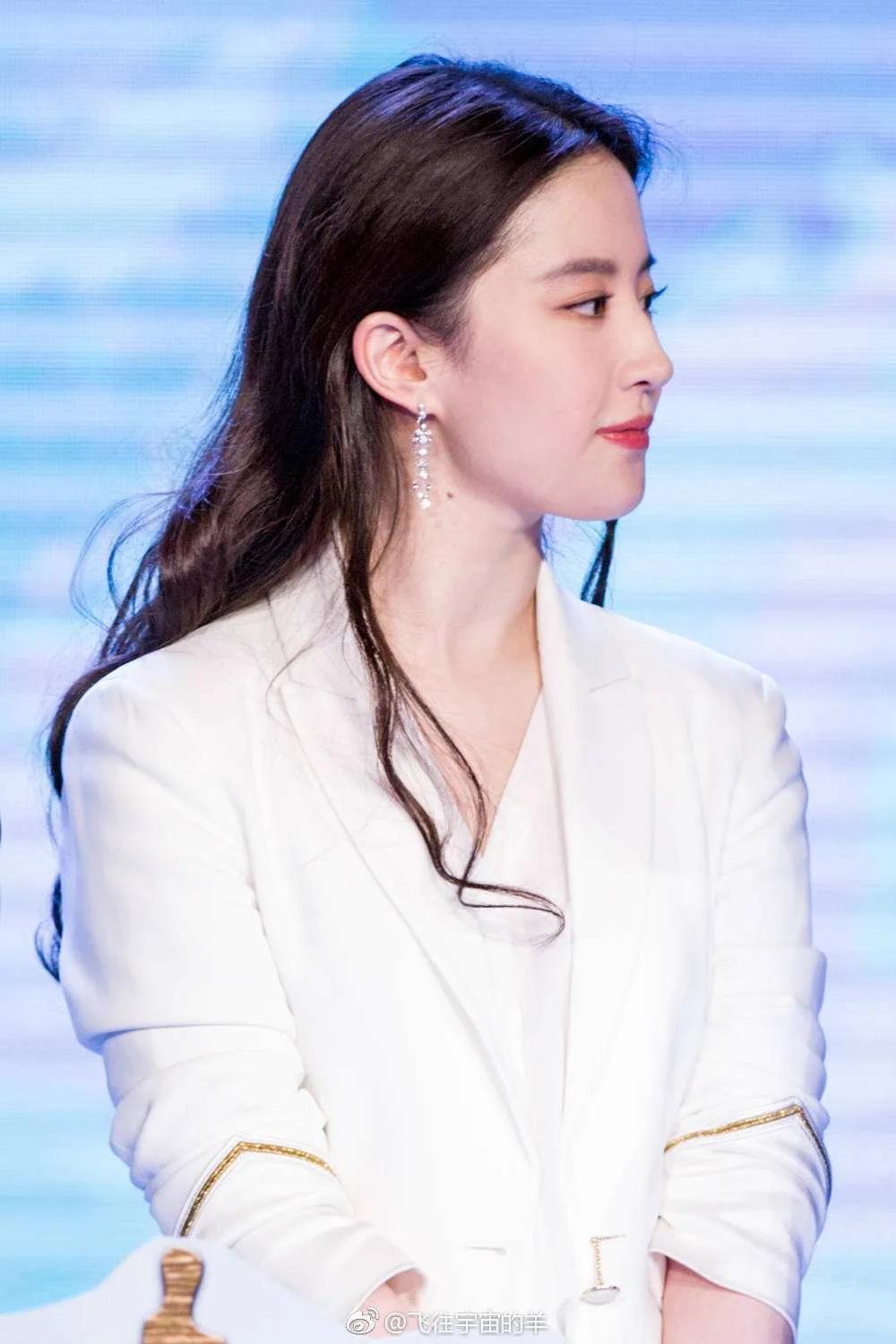 The story of Liu Yifei and Yang Caiyu - iNEWS