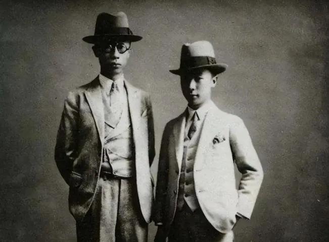 After Puyi returned to China in 1950, he kowtowed non-stop, and his ...