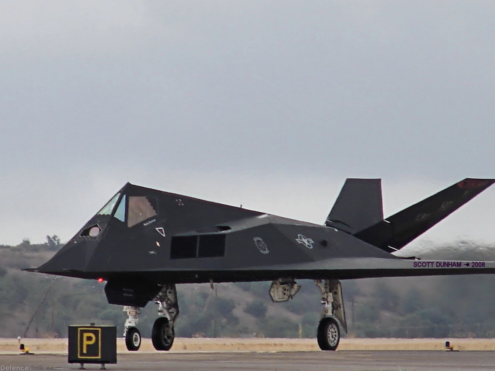 U.S. F-117A Nighthawk Fighter: Return of the Dead - iNEWS