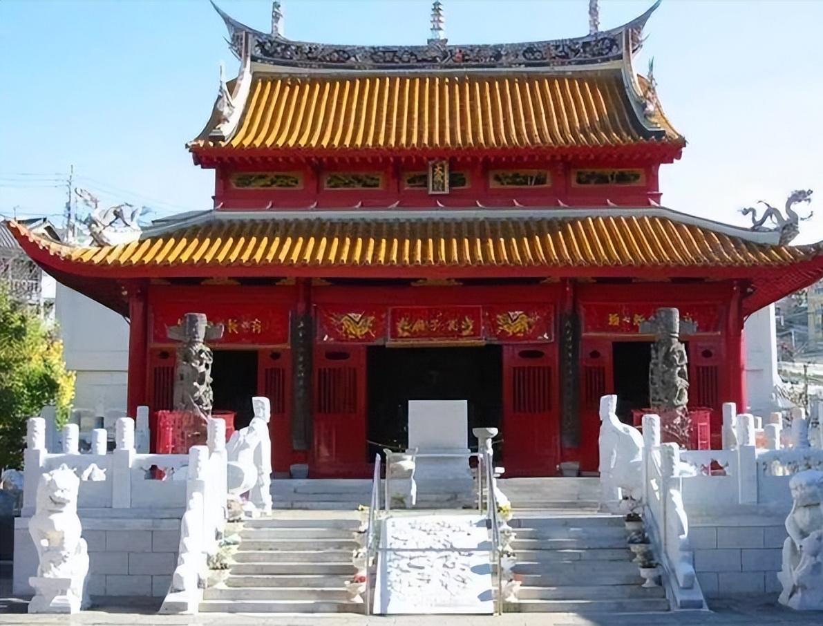 What is the difference between a monastery and a temple?How are the two ...