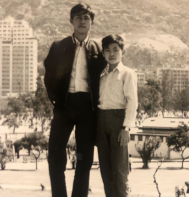 Resembling Alan Tam, who is good friends with Chow Yun-fat, Chen ...