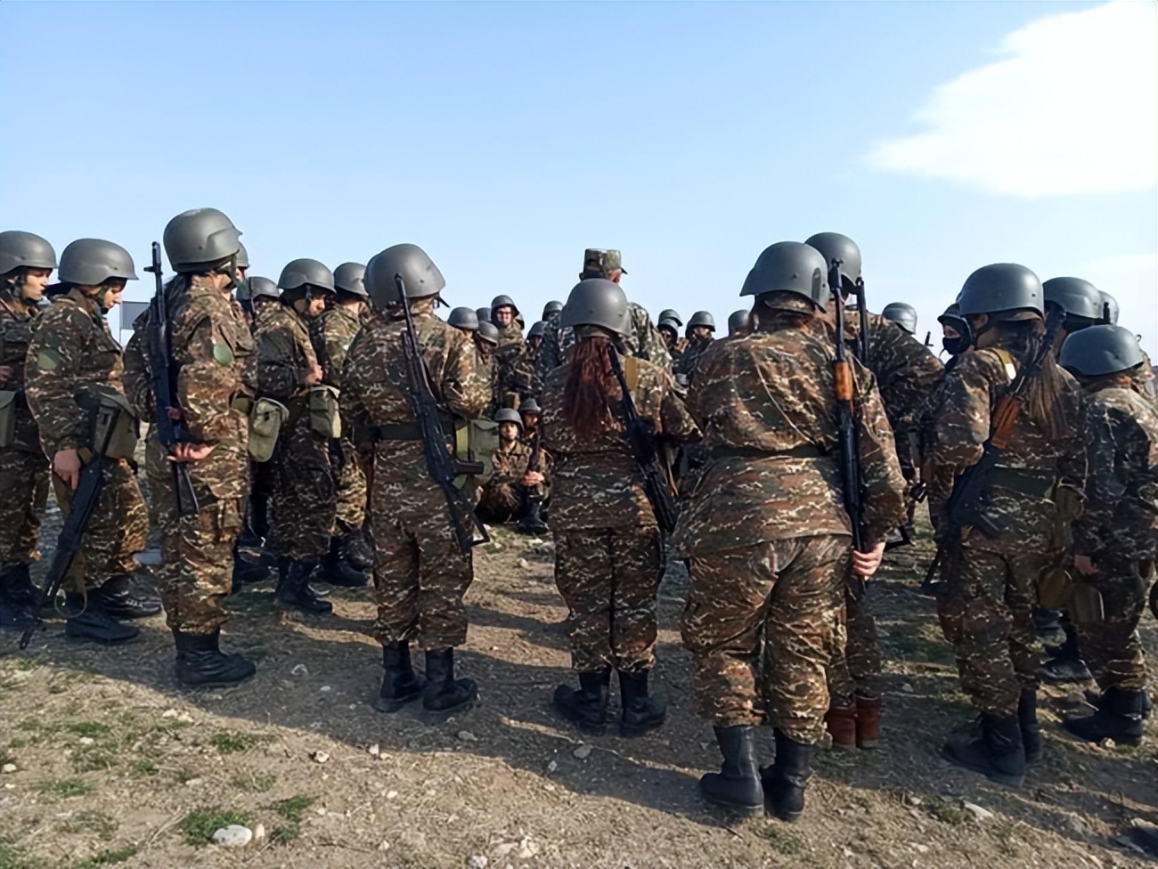Armenian female soldiers, comparable to Israeli female soldiers, 7 ...