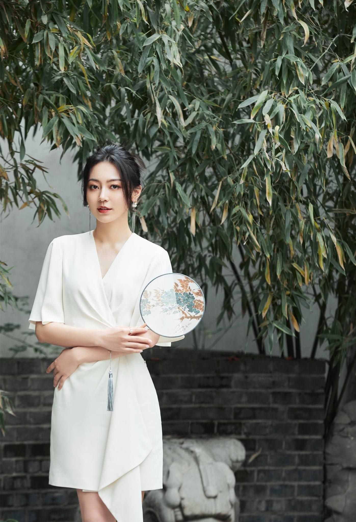 She has pure and simple qualities, which is also her advantage of ...