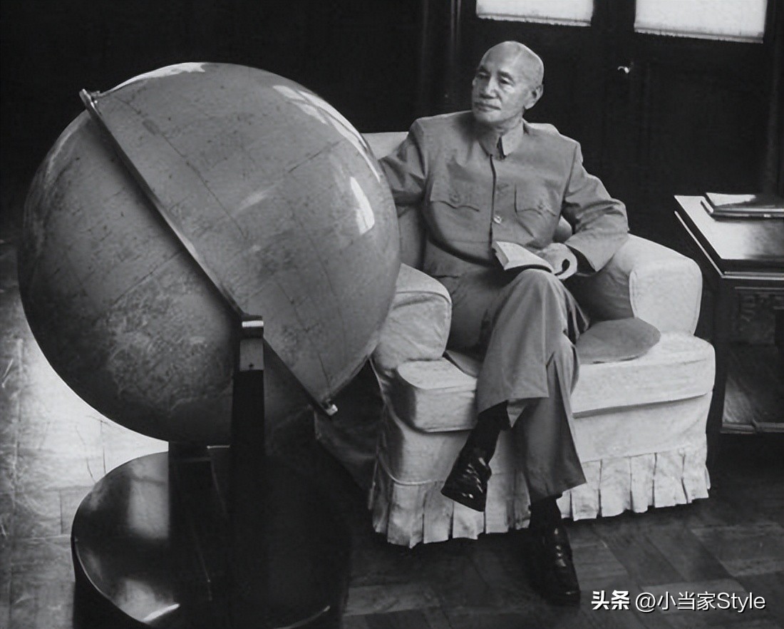 Li Zongren did not resign when he went to the United States. Chiang Kai ...