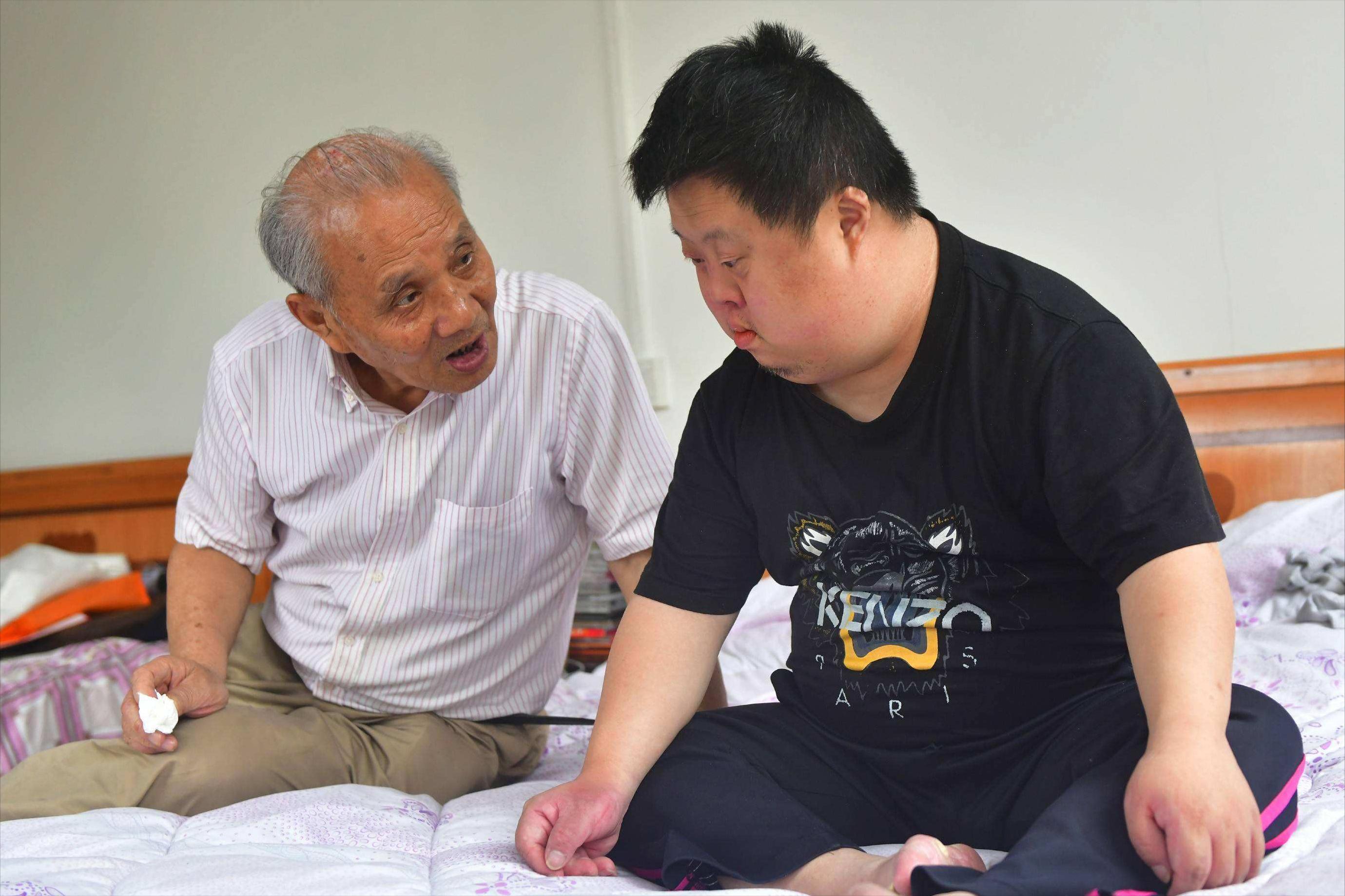 Didn't understand music but was hailed as a "genius conductor", what happened after Zhouzhou's ...