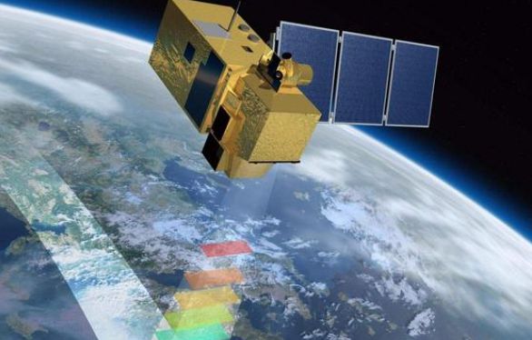 The USS Reagan aircraft carrier approached the waters near Ren'ai Reef ...