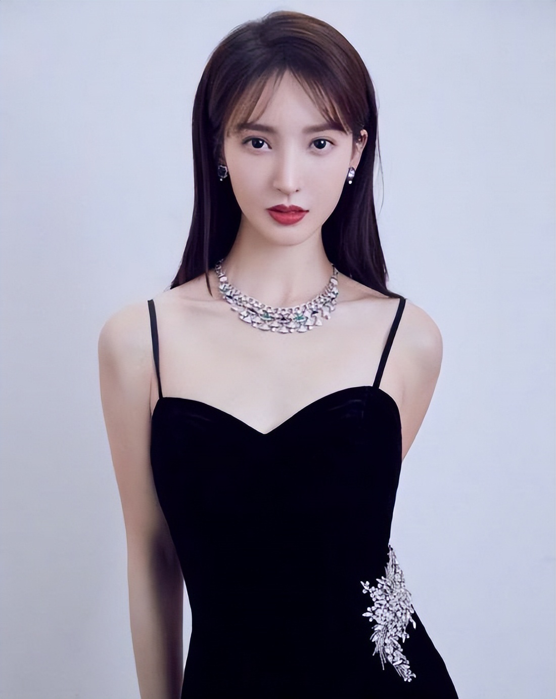 Zhao Liying, Hu Ge, Jin Chen, Zhou Ye, Wu Xuanyi, Bai Yu, etc. - iNEWS