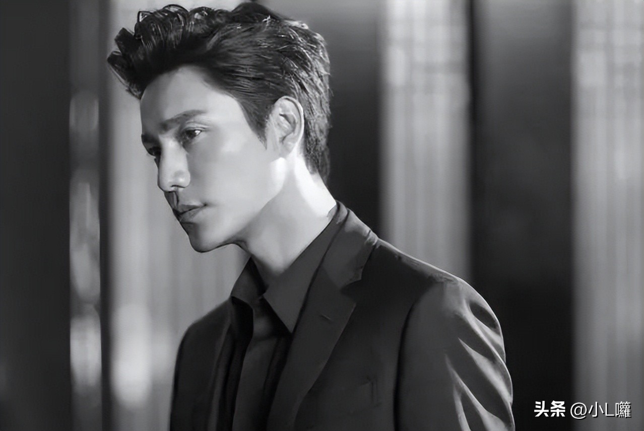 Chen Kun's son posted a group photo of his family, and his biological mother's identity was ...