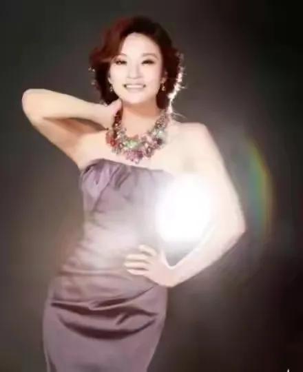 CCTV beauty Meng Shengnan is still alone - iNEWS