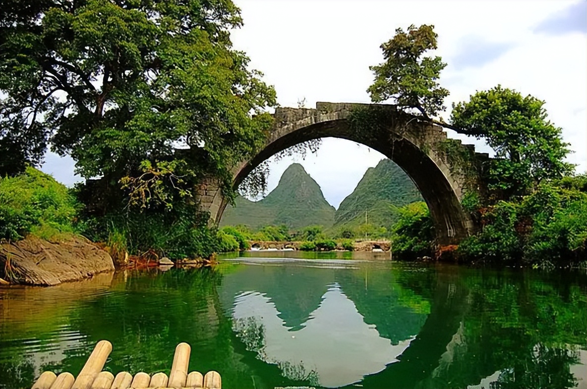 Thousands of unique styles, the sun and the moon pass like a shuttle ...