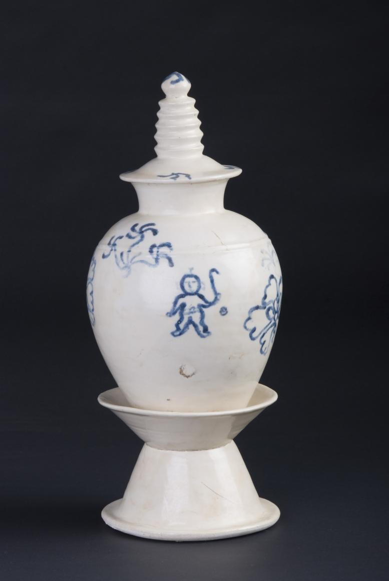 The handed down blue and white porcelain is beautiful by itself - iNEWS
