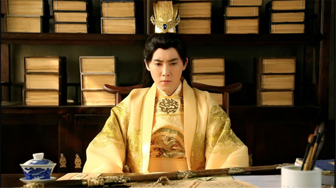 Although Zhao Kuangyin launched a mutiny to overthrow Hou Zhou, he ...