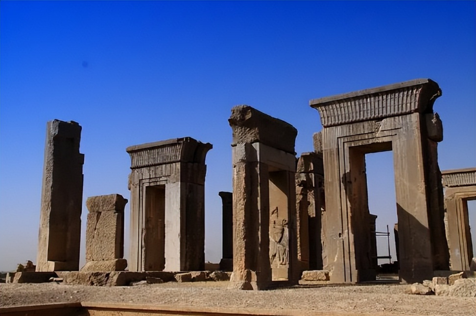 The historical background of the construction of Persepolis and its ...