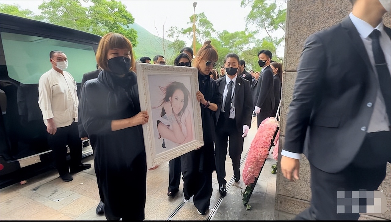 Coco Lee's husband appeared in the crematorium and was almost beaten up ...