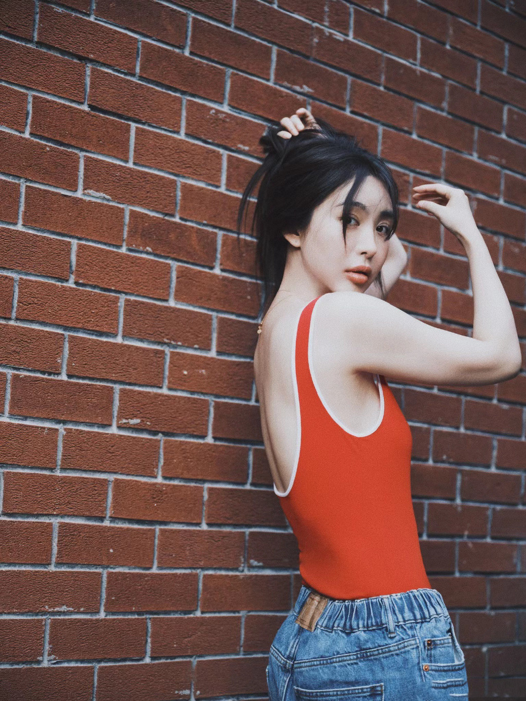 Actor Li Fei'er is too bold. She takes cool photos at home. Fans call ...