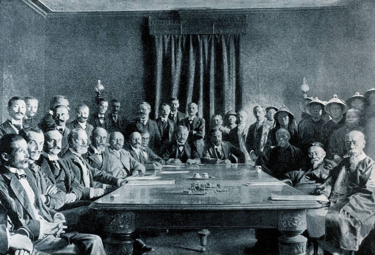 On the day of Yang Kaihui's funeral in 1930, Mao Anlong climbed to the ...