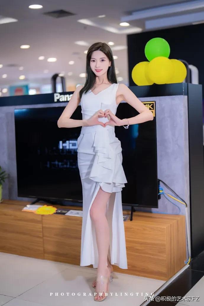 Beautiful picture sharing︳Beautiful model at the auto show: Lin Xinyu ...