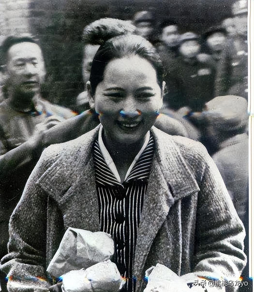 The unarmed guard around Soong Ching Ling never married, but was buried ...