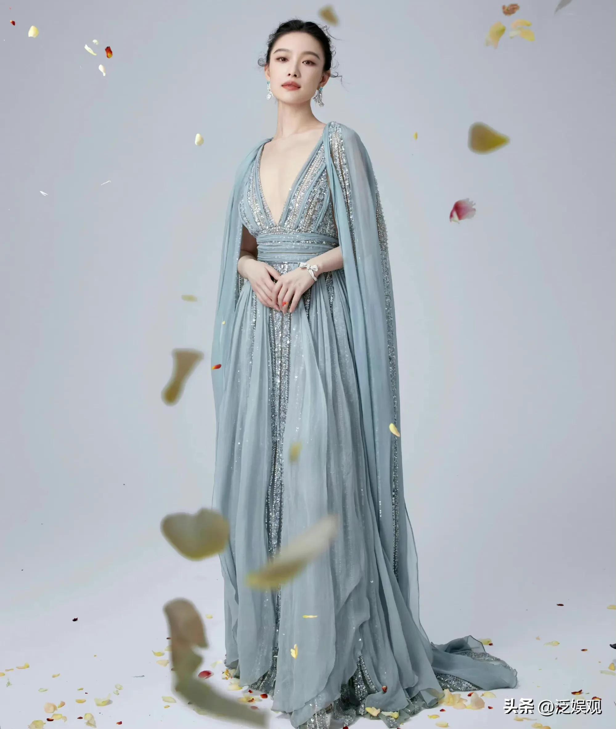 Gillian Chung hit the red carpet with Liu Shishi, Gao Ye vacuum suit ...