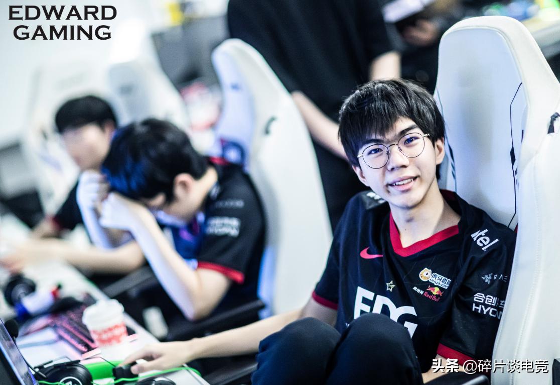 Lost!E-sports Spring Festival Gala EDG lost to RNG, jungler Junjia was ordered to perform his ...