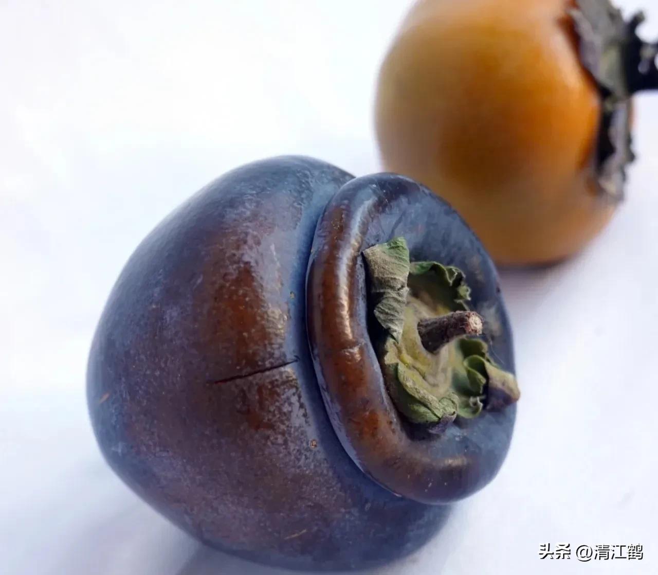 Delicious black persimmons, a mouthful of honey pours into the heart ...