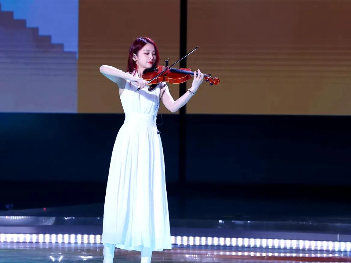 Land Rover official announces marriage, his wife is violinist Chen ...