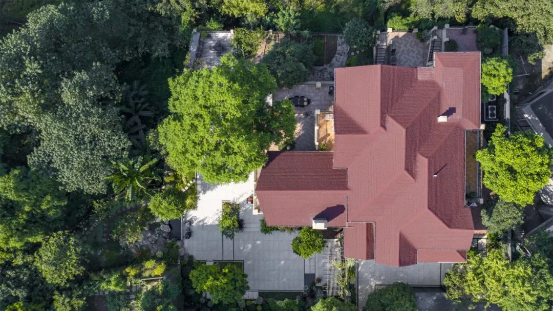 1000 square meters of simple and warm modern American garden, both home ...