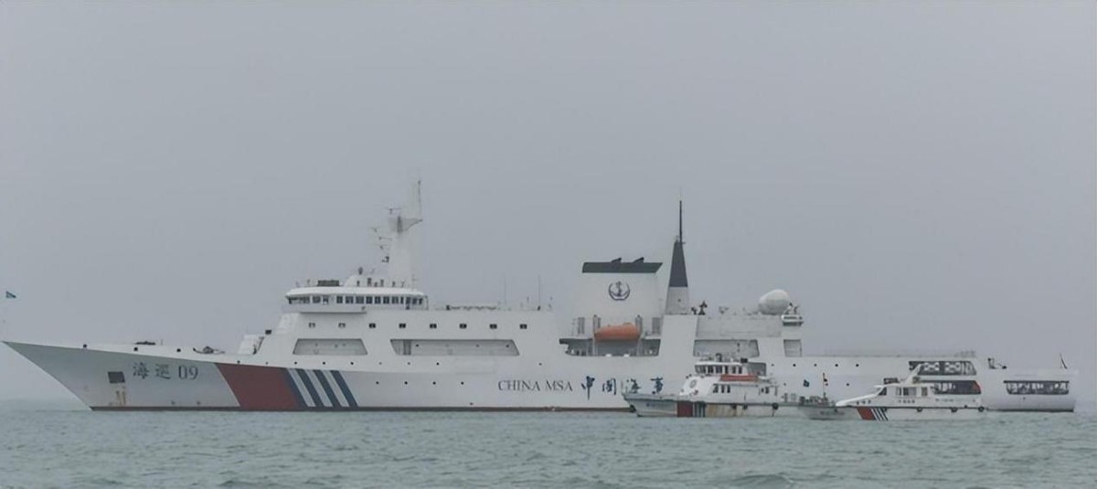 Coast Guard 09 ship supports the South China Sea, 3 light buoys have ...