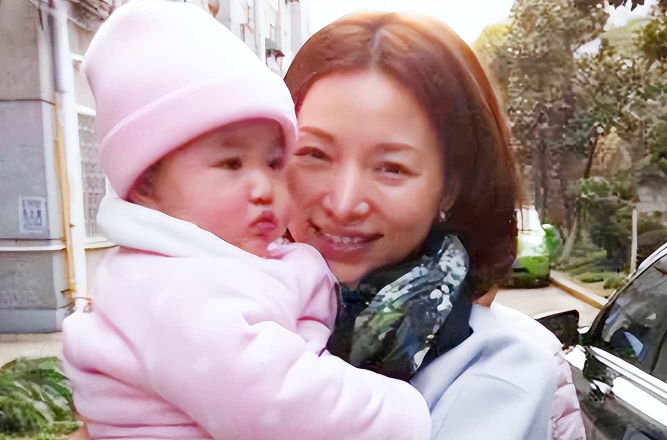 49-year-old Dong Qing, from "the first sister of CCTV" to "there is no ...