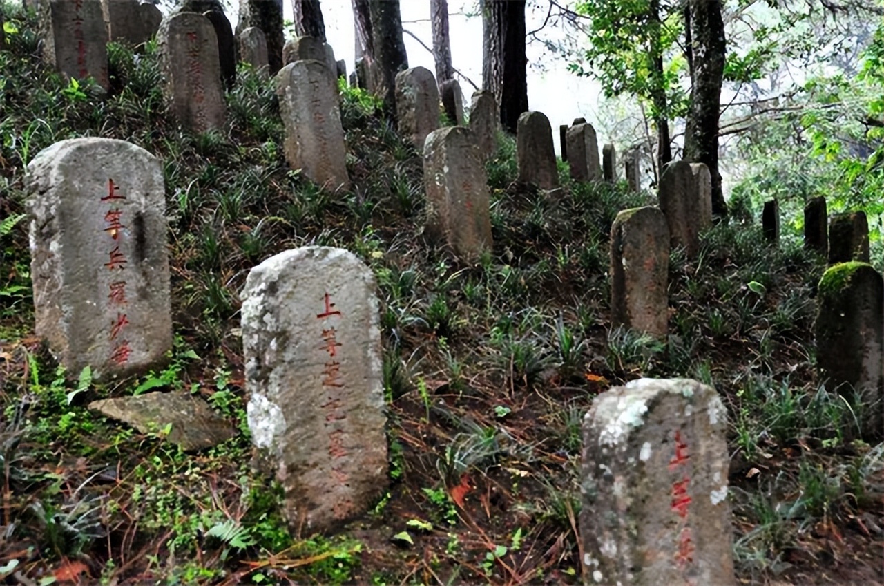 The country of ungratefulness: China's "100,000 heroes" are buried, and ...