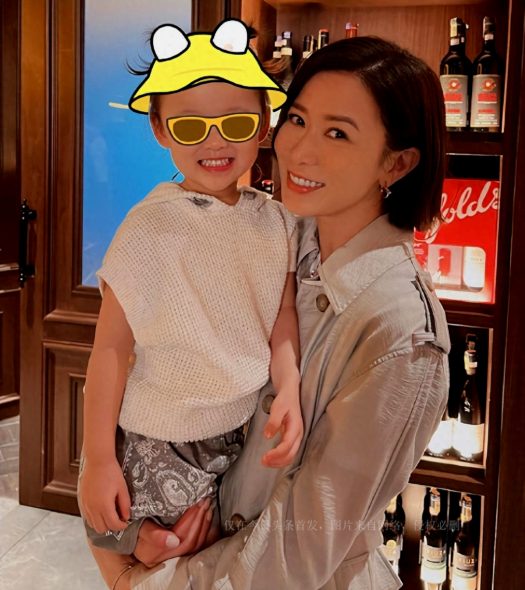 Raymond Lam's wife posted a trip photo of her family of three ...