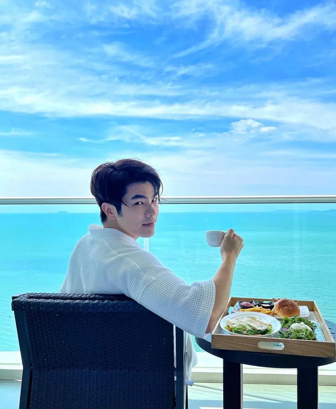 In and out of the play are the young master's "Zhang Zeyi" - iNEWS