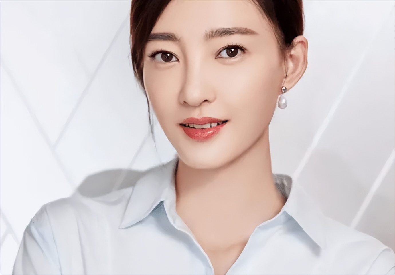 Wang Likun is born with a simple and elegant temperament, and her ...