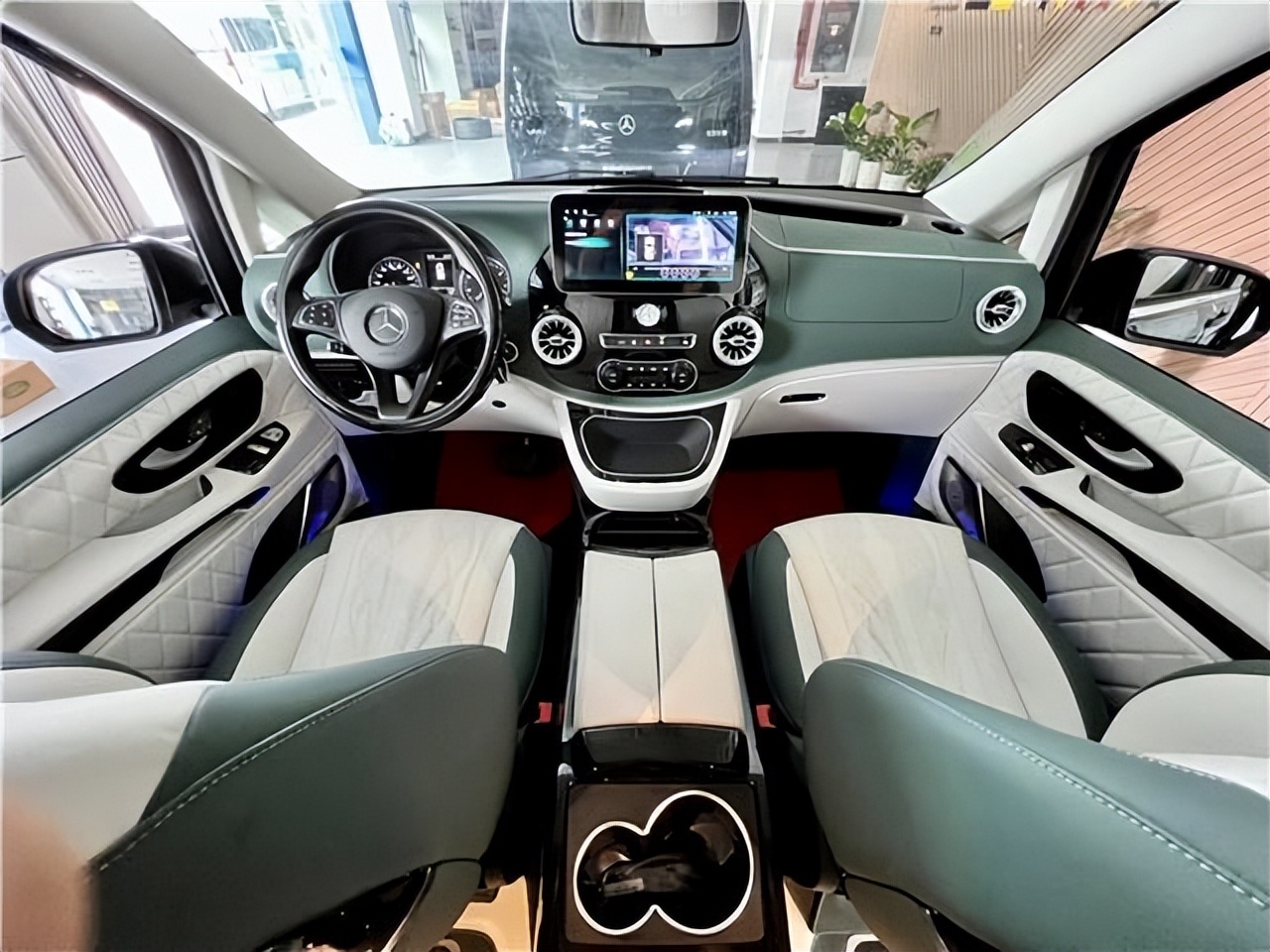 Mercedes-Benz Vito refit, high-top Maybach VS680L, million-level high-end business palace - iNEWS