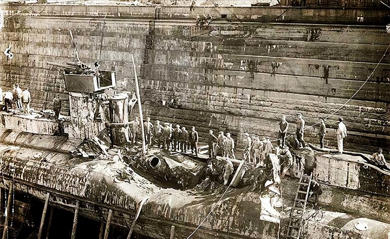 Russian Equipment Chronicle - The Commune Submarine Rescue Ship - iNEWS