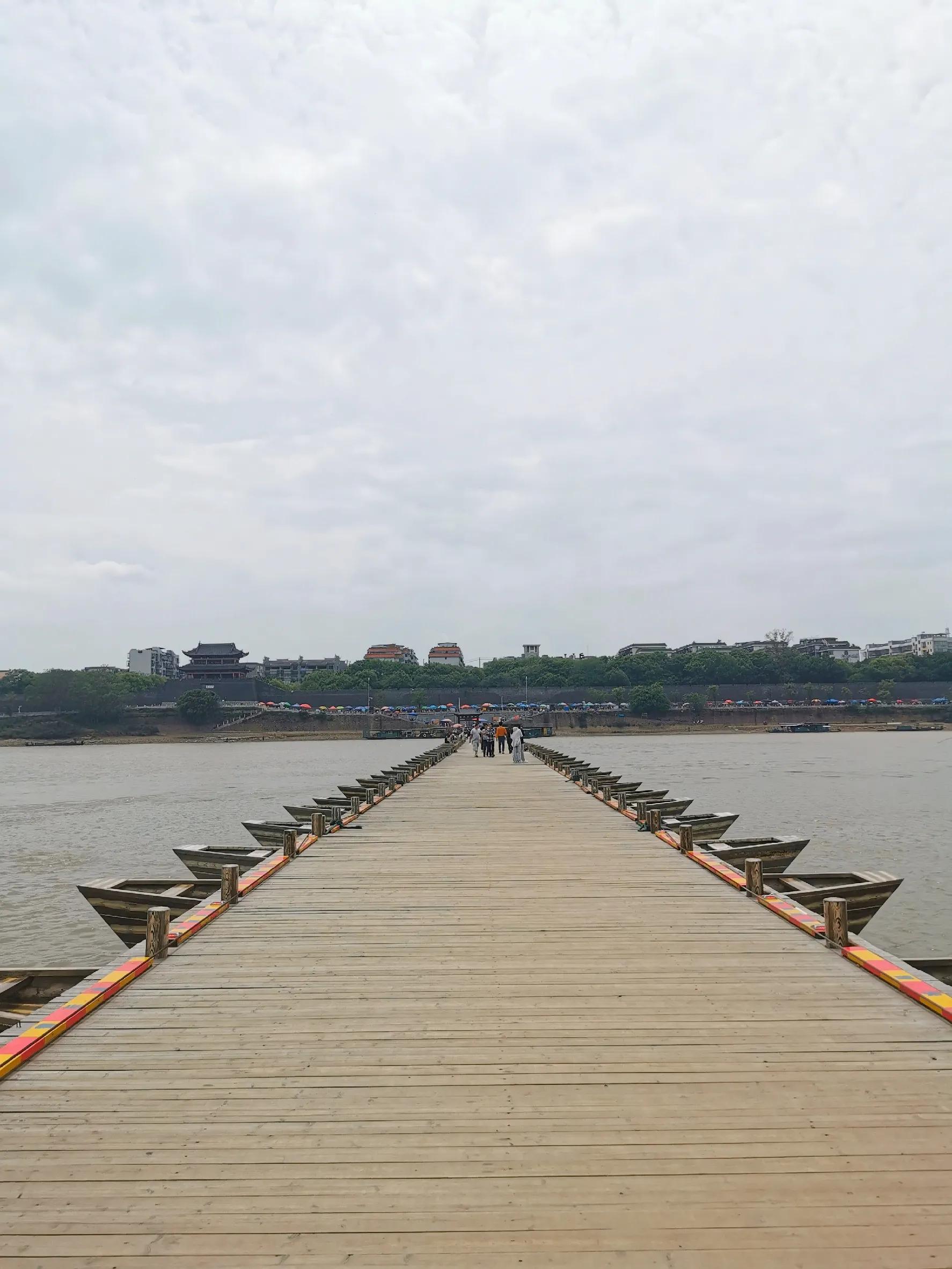 Floating Bridge - the unique fireworks in Ganzhou - iMedia