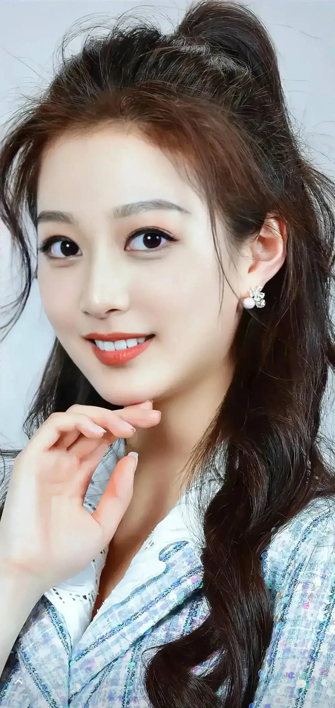 Bai Xueyang's Spring Biography of Ban Zhao - iNEWS