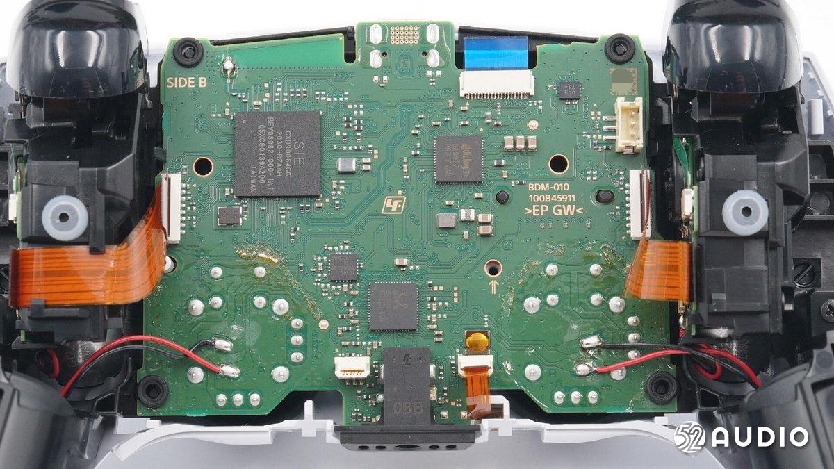 Disassemble the Sony PS5 DualSense gamepad, explore the adaptive ...
