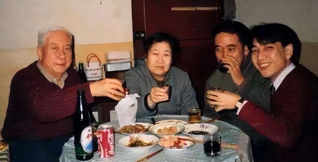 Shui Junyi: Abandoning his bad wife and turning to marry Yang Di, who ...