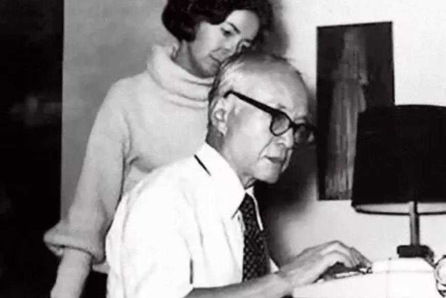 "Read a Good Book" "The Fifteen Years of Wanli": The Last Calm Before ...