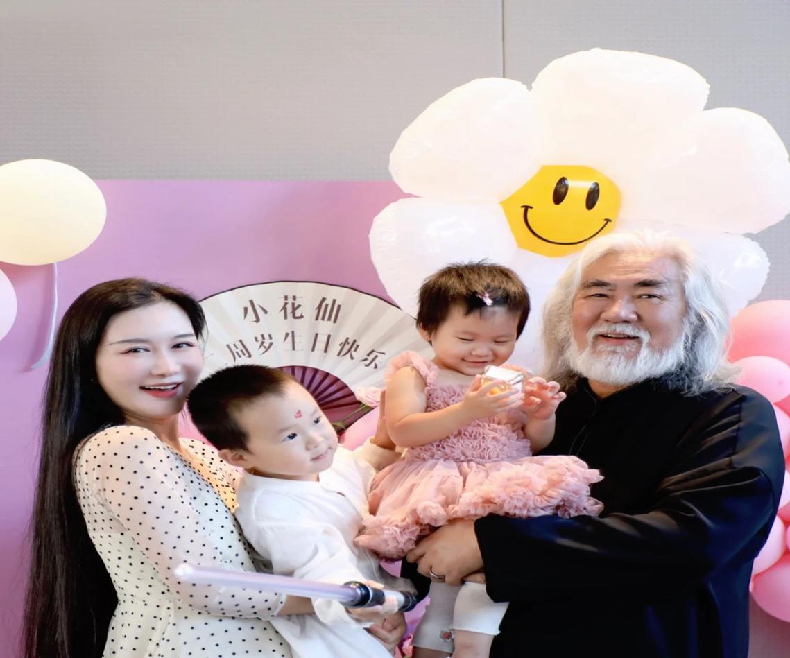Zhang Jizhong's wife Du Xinglin celebrated her daughter's birthday, the ...