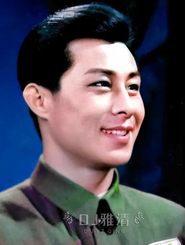 The male god Wang Xingang, enjoy 22 handsome photos, he wears military ...