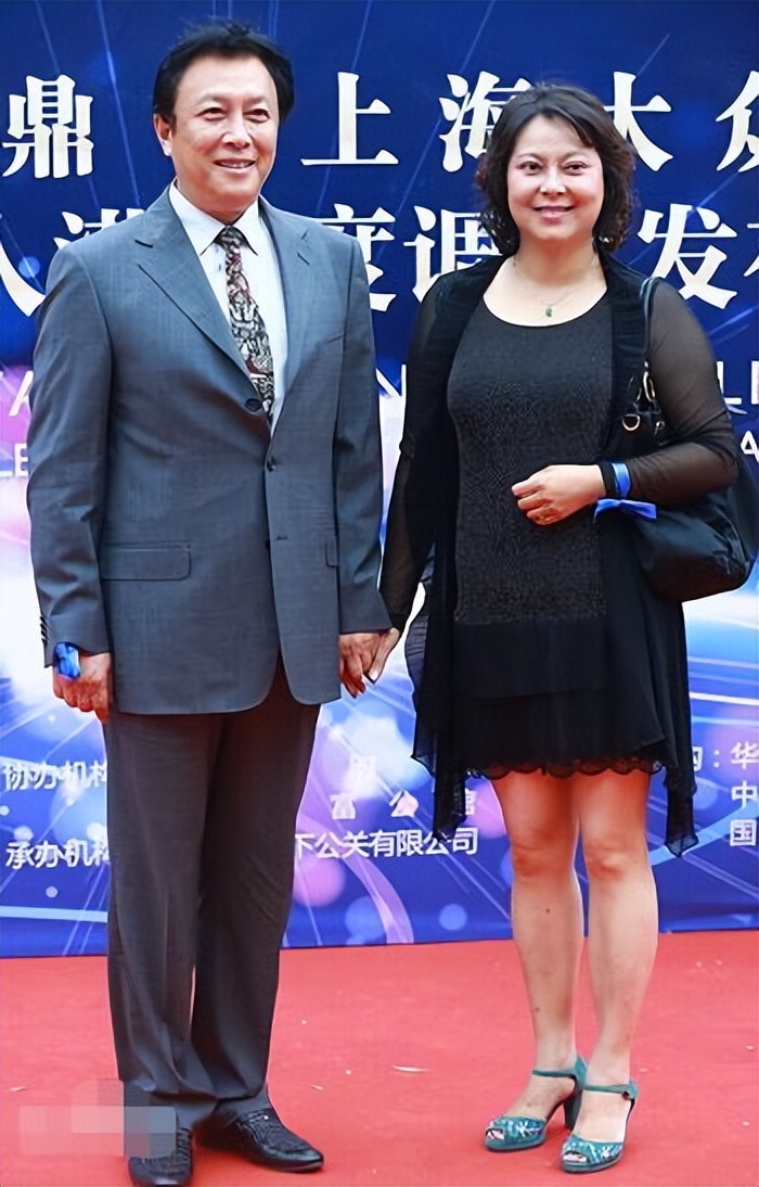 Tang Guoqiang and his wife appeared! His wife's magnificent appearance changed drastically, and ...