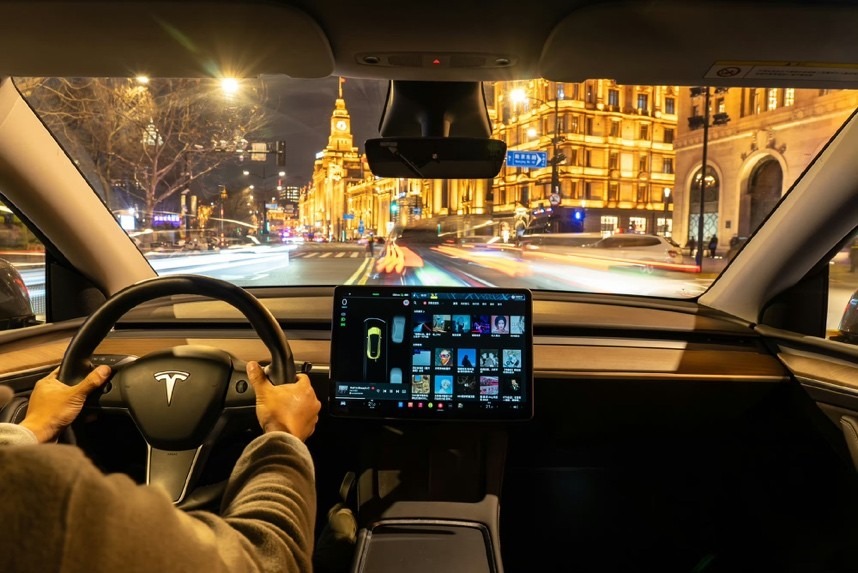 Lunch break artifact! Tesla Audio-Visual Entertainment "Mobile Queen ...