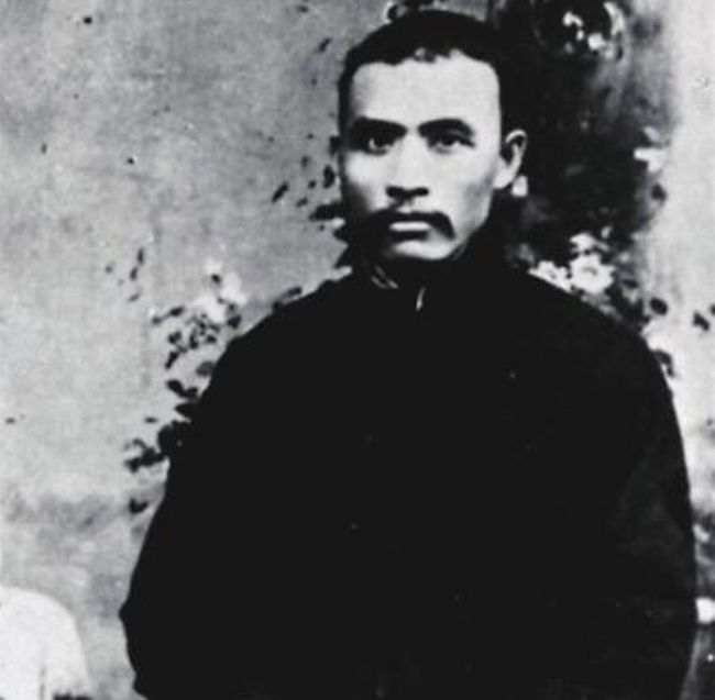 The only publicly adopted daughter of Premier Zhou-Sun Weishi, her ...