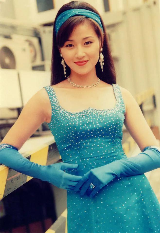 "42-inch long legs" Wan Qiwen: rejecting "third-level films", marrying ...