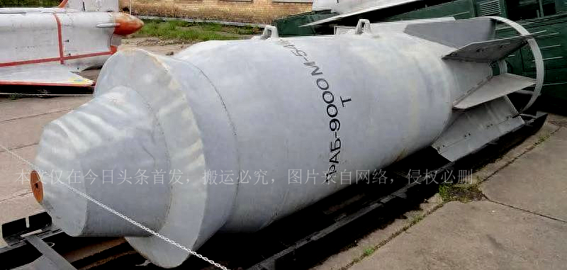 The Russian army used heavy ground-penetrating bombs to attack the Azov ...