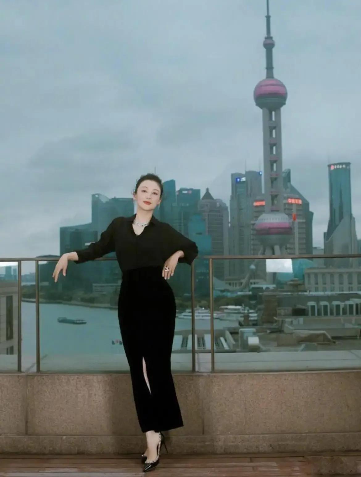 I was amazed by Chen Hong again, 54 years old is as tender as a girl ...