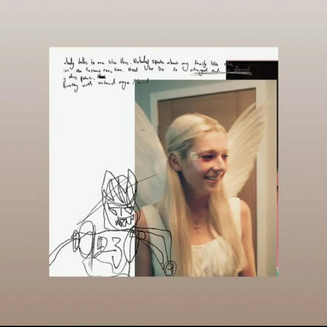 She , a transgender beauty with a feather on her head - iMedia