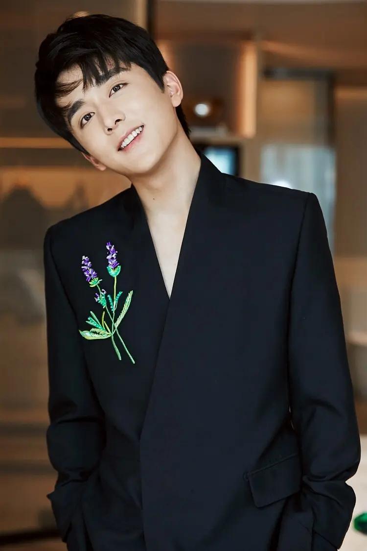 The official announcement of the movie "So Many Years", Lin Yang and Li ...